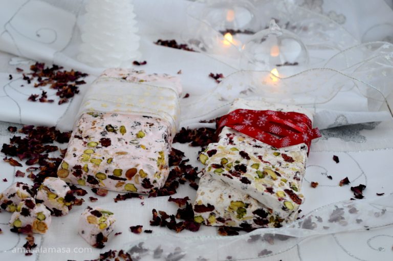 Turrón de rosas, pistachos, almendra y arándanos – Amasa la masa